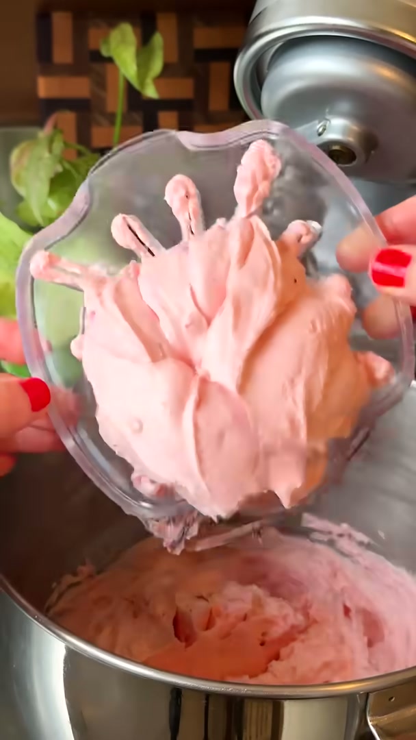 Save your batter and your clean-up time with this whisk wiper