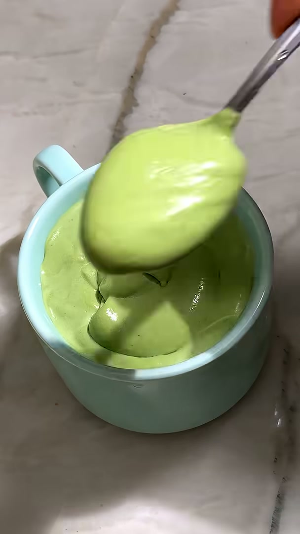 A slow, dreamy matcha foam design inspired by spring fields