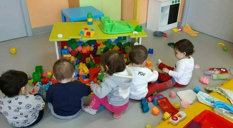 Ha due mamme, il bimbo escluso dall’asilo: «Noi discriminate, abbiamo ...