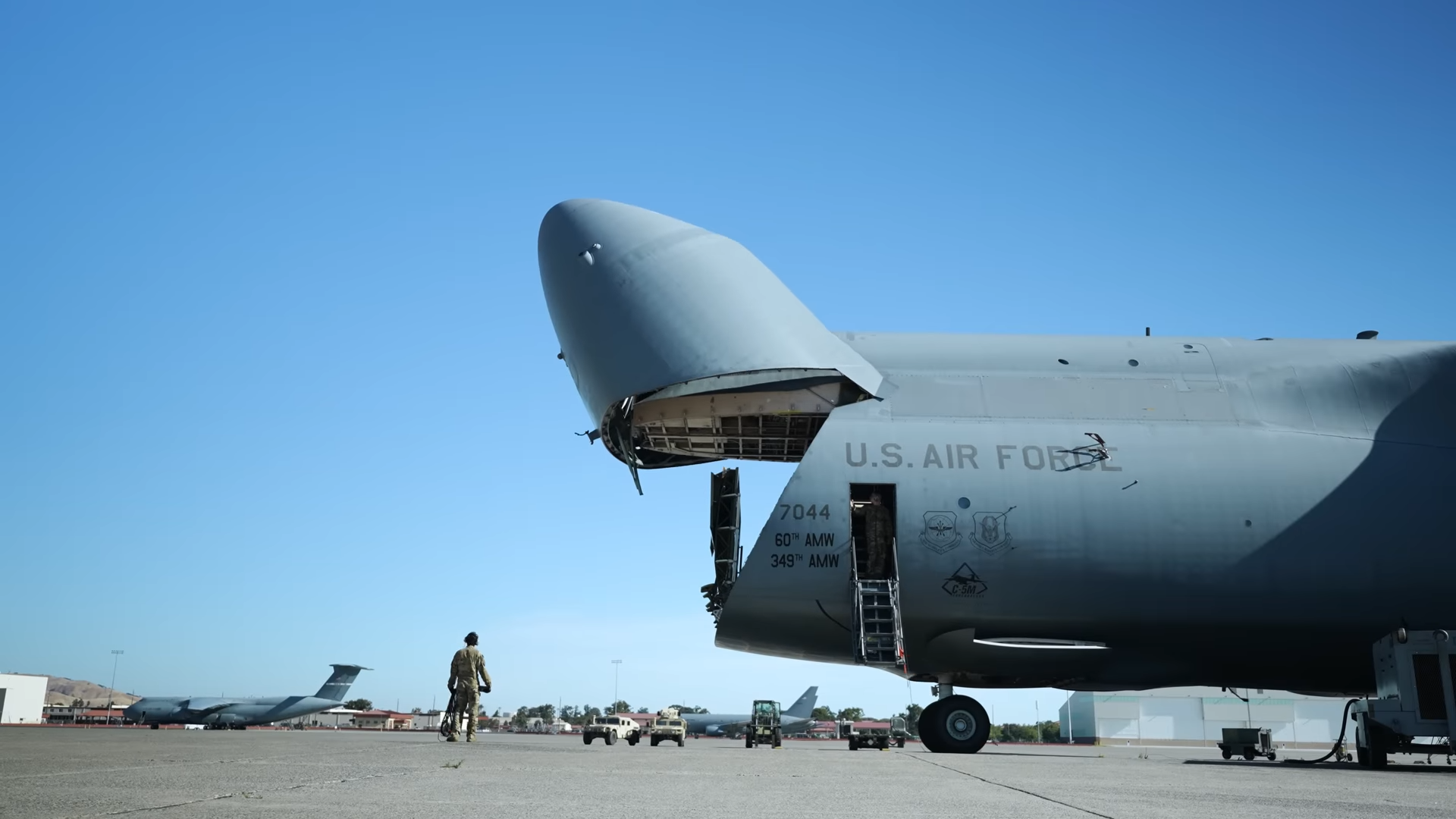 Watch America’s largest Air Force plane lift 280,000 pounds