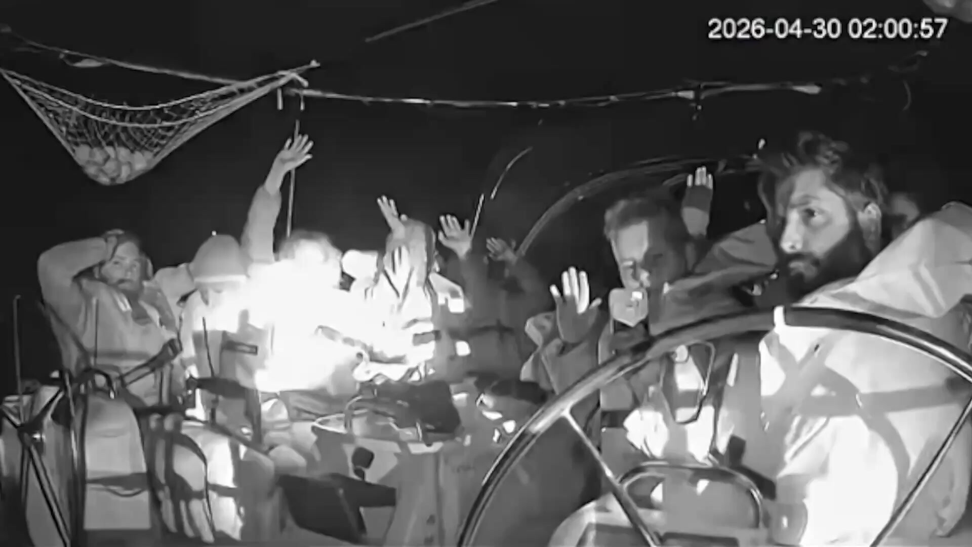 Le immagini del fermo di una barca della Flotilla: attivisti con le ...