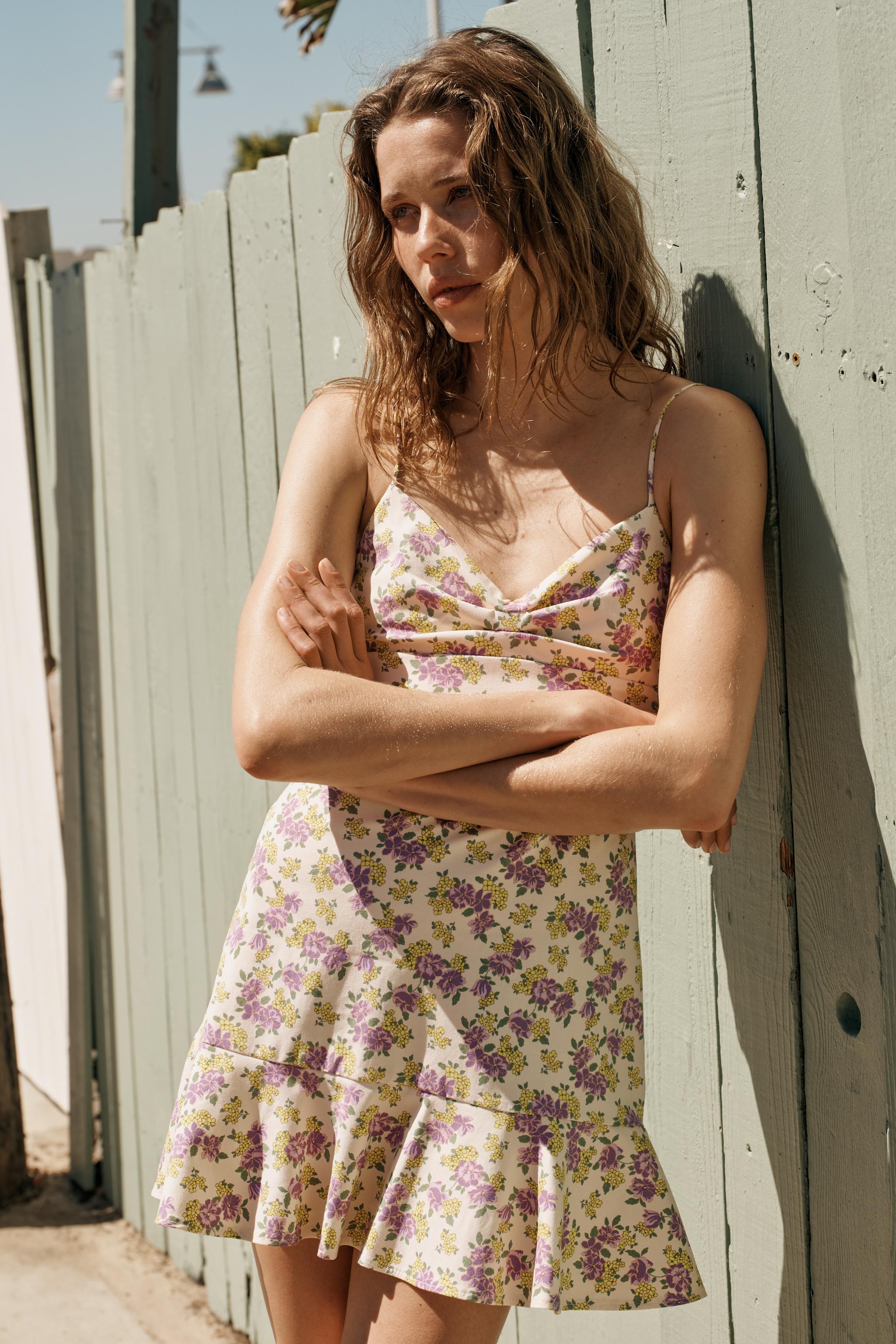 This dress-and-heel-trend combination will simply never look dated