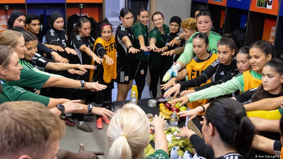 Afghanistans' Fußballerinnen feiern Sieg gegen die Taliban