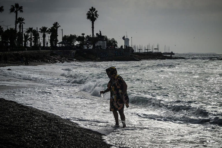 Πρωτομαγιά με... βροχές και κρύο: Αλλάζει απότομα το σκηνικό του καιρού ...