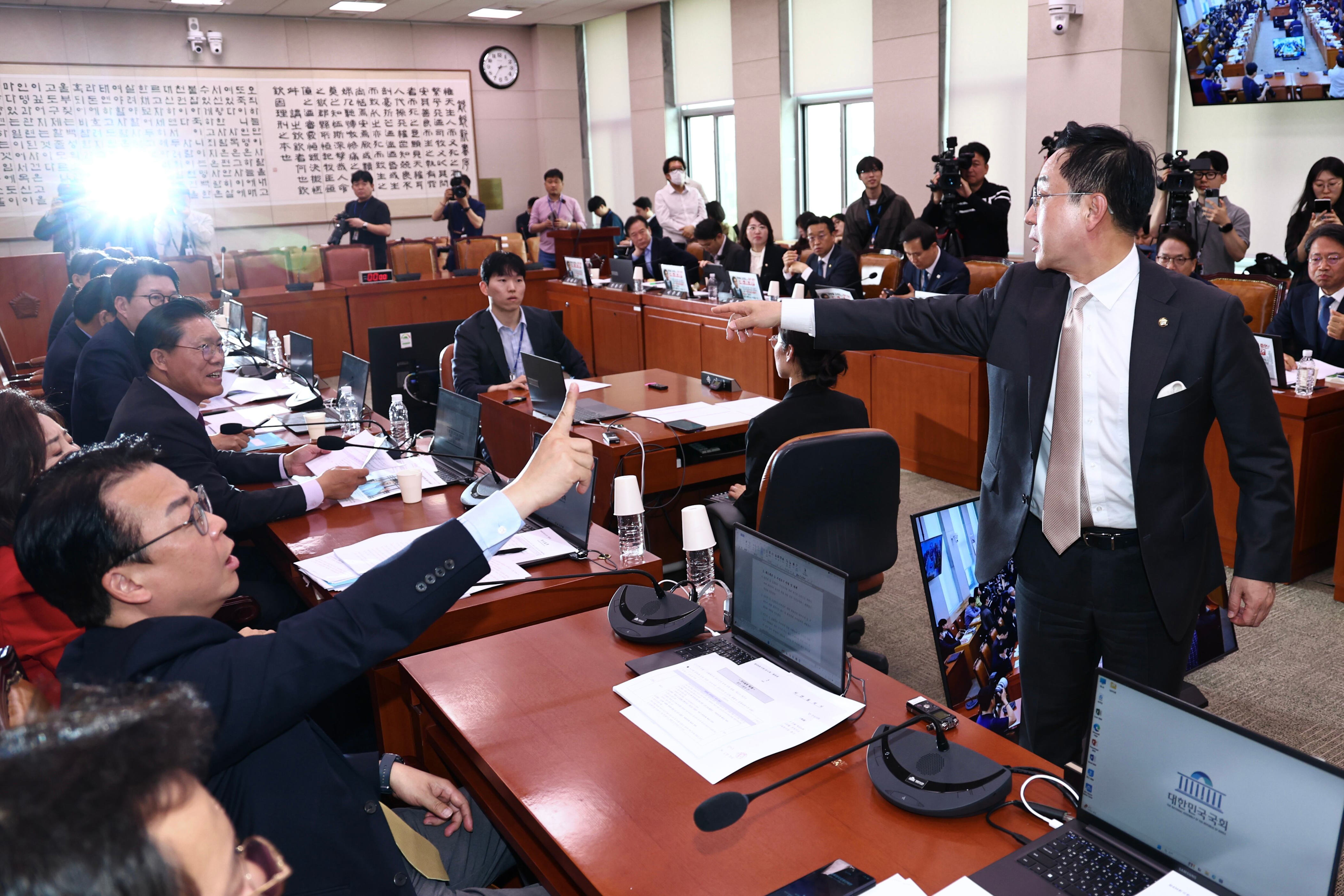 與 ‘검찰 조작기소 수사’ 특검법 발의... 특검에 공소 취소권 부여
