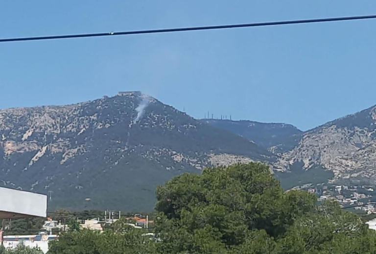 Φωτιά τώρα στην Πάρνηθα: Καίει κοντά στο καζίνο - Τέσσερα αεροσκάφη στη ...