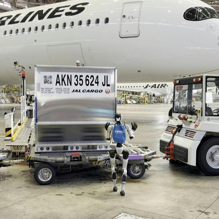 Robot umanoidi in servizio all'aeroporto di Tokyo