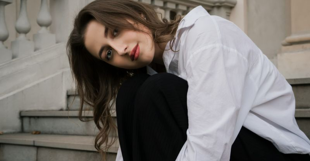 I’m borrowing these 9 effortless French-girl styling tricks for my ...