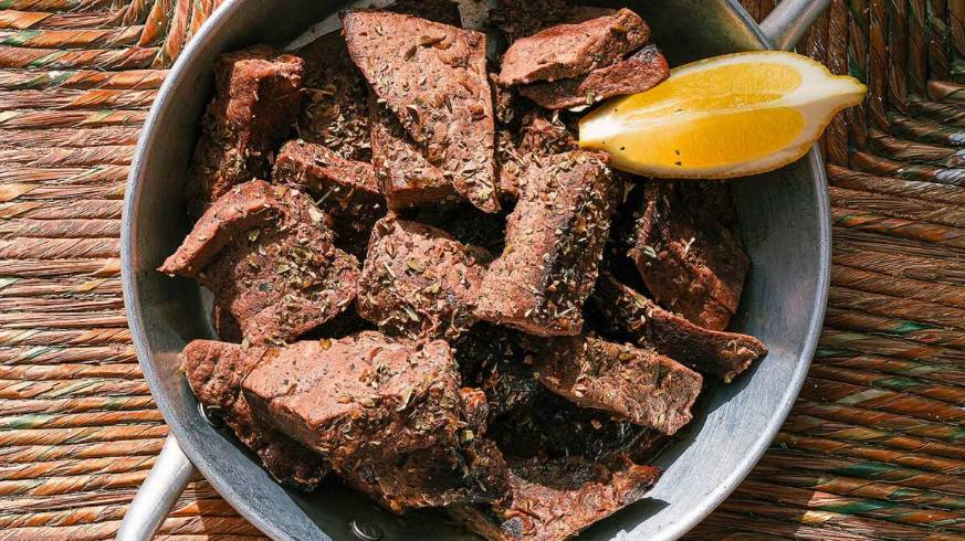 Συκώτι ψητό με θυμάρι και κρασί, από τη συριανή ταβέρνα του Λιλή