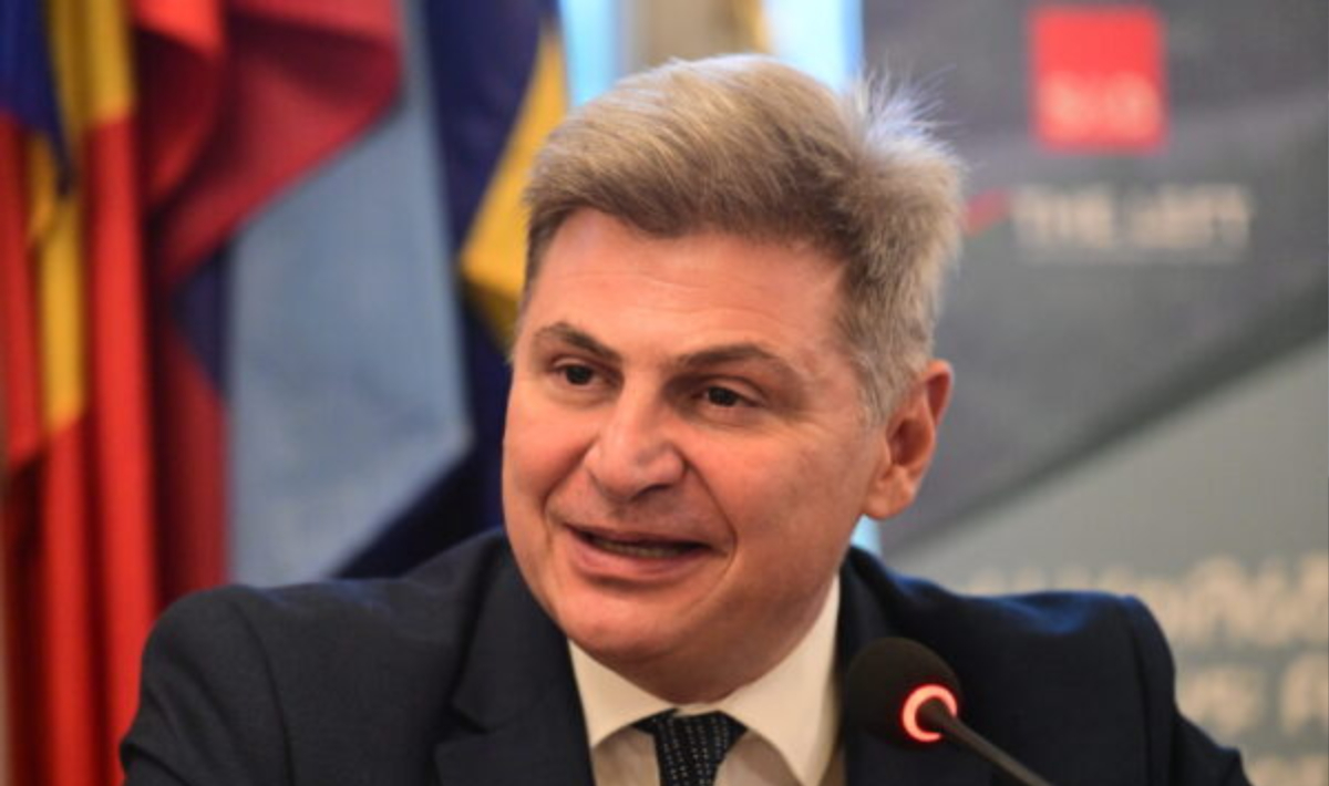Νικόλας Φαραντούρης: Αποχωρεί από την Ευρωπαϊκή Αριστερά και προσχωρεί ...