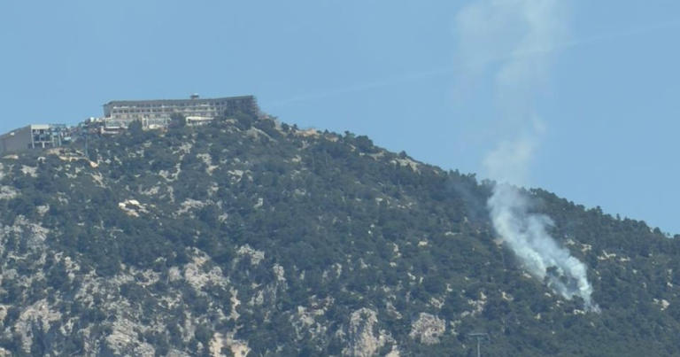 Πάρνηθα: Φωτιά τώρα στο Μαυροβούνι - Στο σημείο η Πυροσβεστική και 4 ...