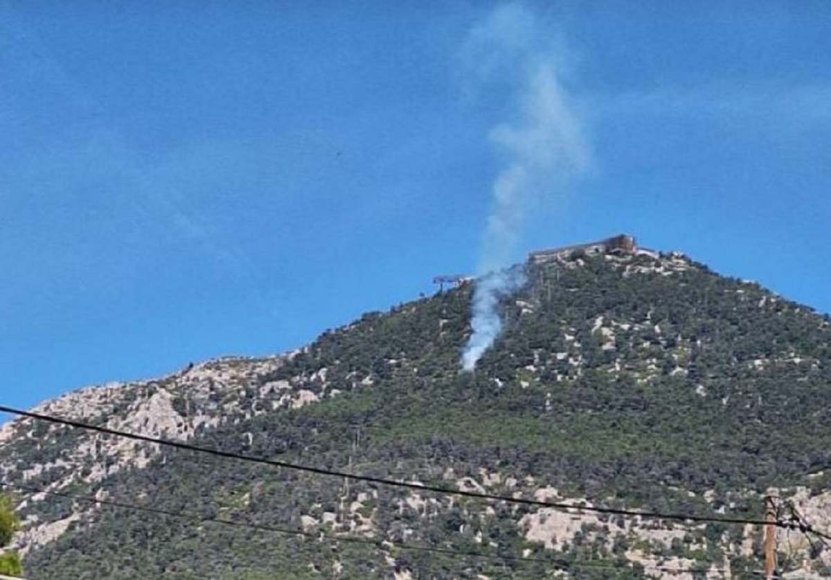 Οριοθετήθηκε η φωτιά στην Πάρνηθα – Εκδηλώθηκε σε δύσβατο σημείο ...