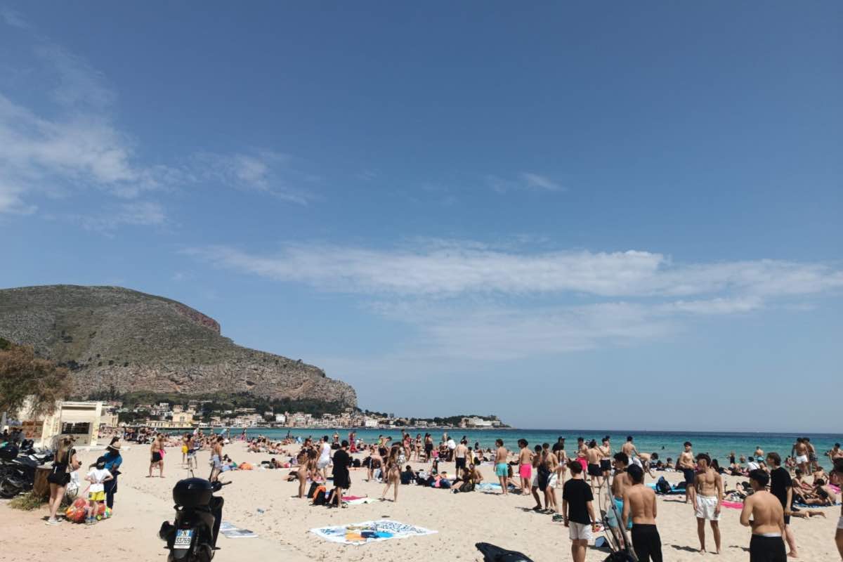 Spiaggia di Mondello, respinta l’istanza dell’Avvocatura: resta sospesa ...