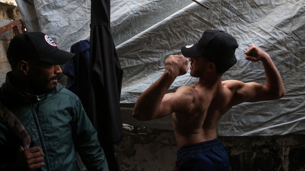 Gaza residents rebuild gym in Khan Younis after ceasefire