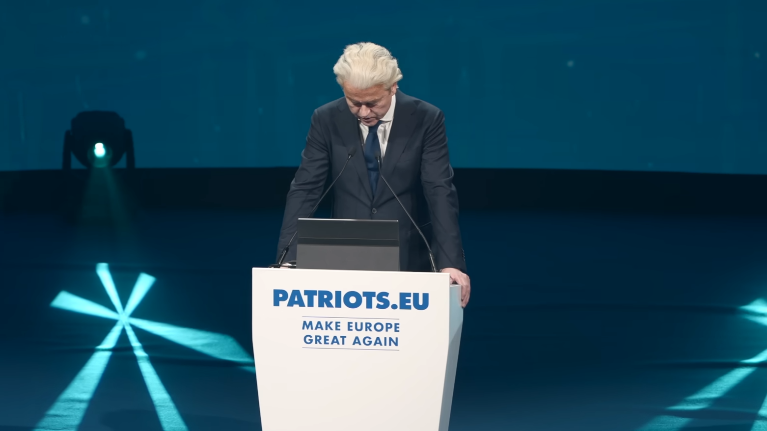 Dutch government collapses... then prime minister resigns