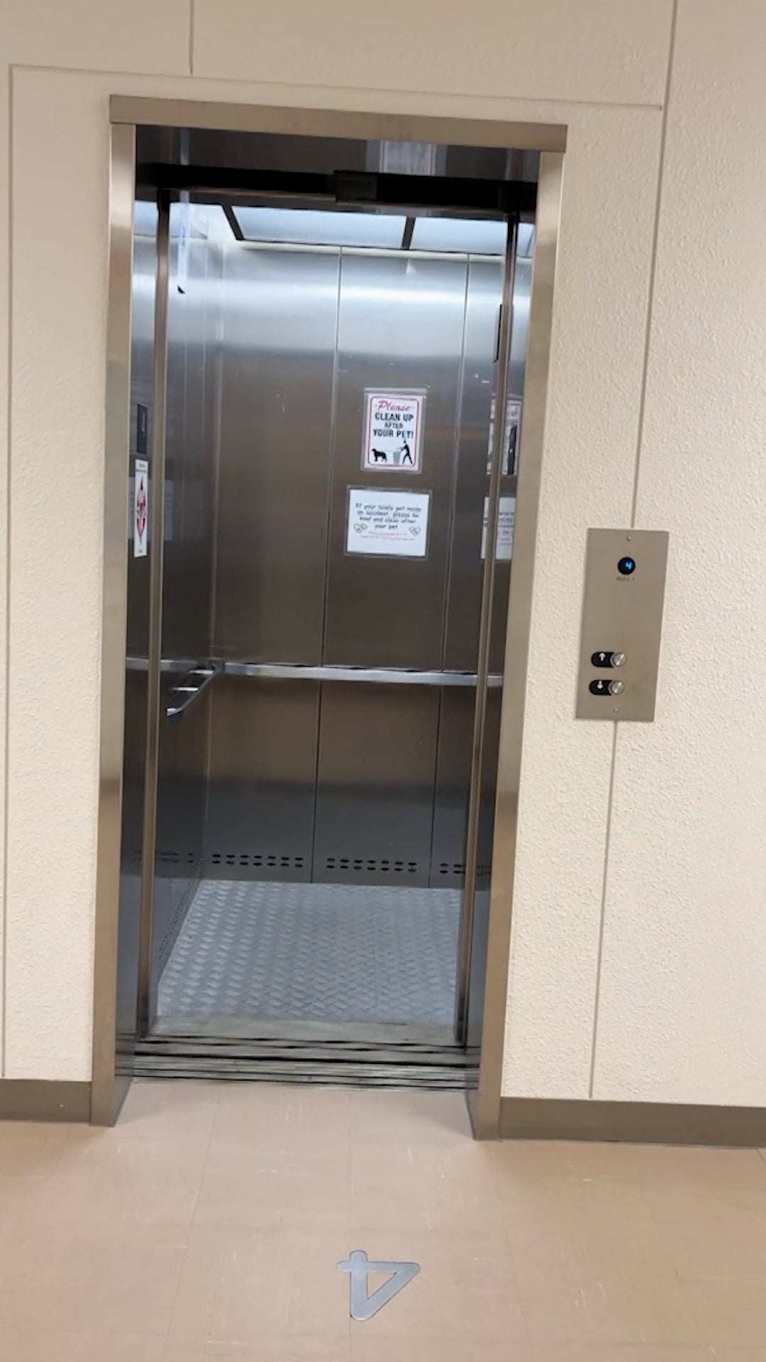 Quake shakes elevator doors open