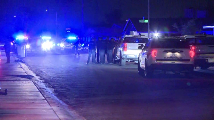 2 hospitalized after shooting in Glendale neighborhood