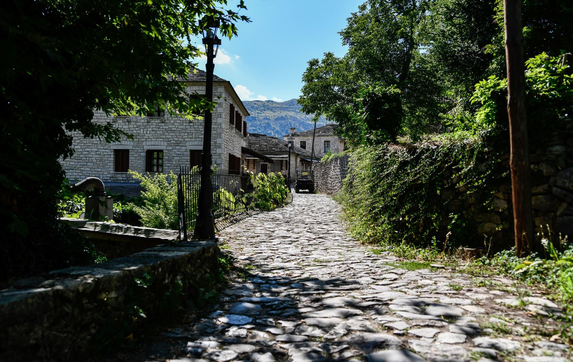 Ποιους προορισμούς επιλέγουν οι Έλληνες για τις διακοπές της Πρωτομαγιάς