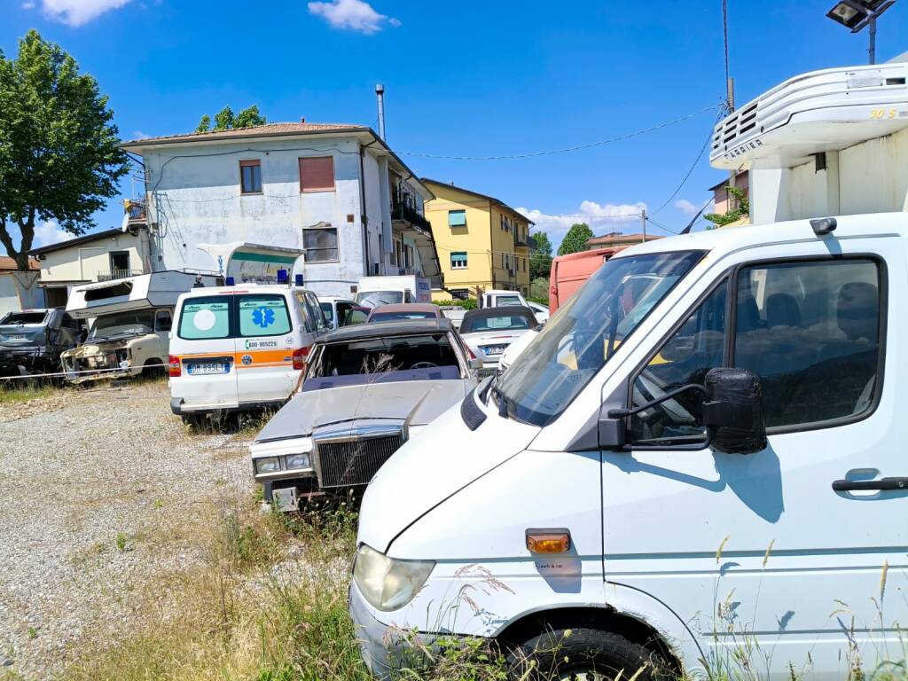 Olio motore e idrocarburi nel suolo: Provincia ordina la bonifica ai ...