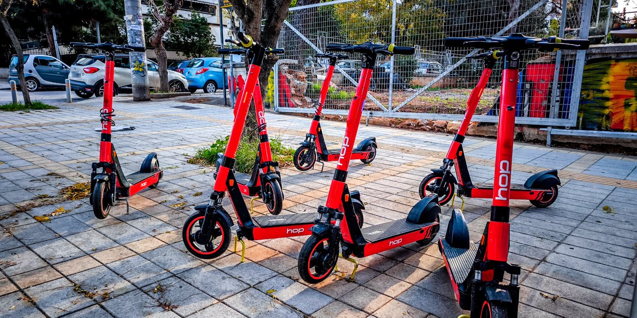 Από ποια ηλικία επιτρέπεται το ηλεκτρικό πατίνι; Τι προβλέπει ο ΚΟΚ για ...