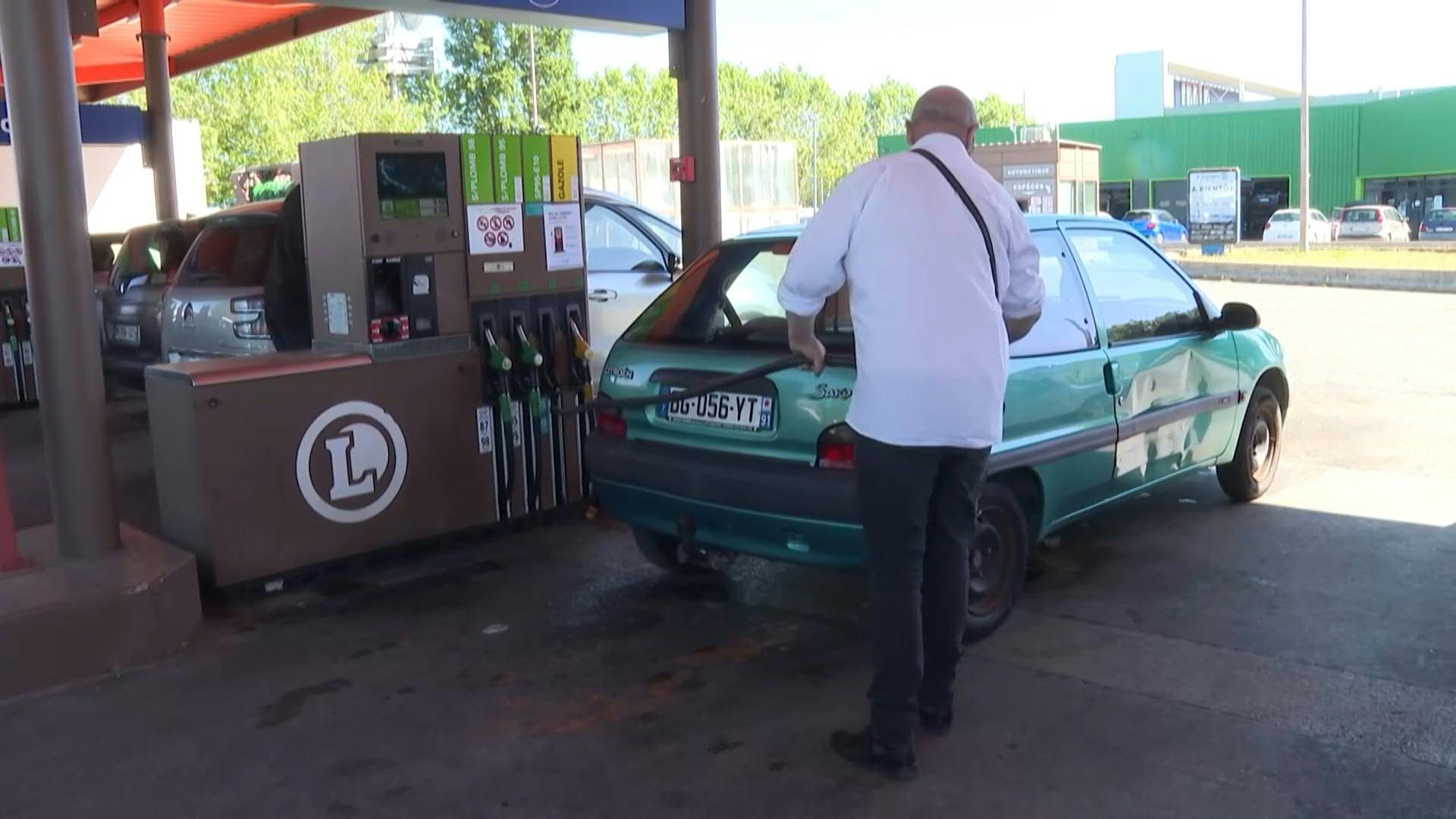 Prix des carburants : les Français essaient de limiter leur ...