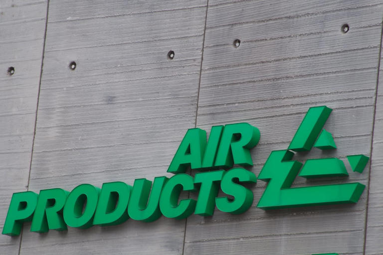 Air Products raises outlook despite helium pricing headwind