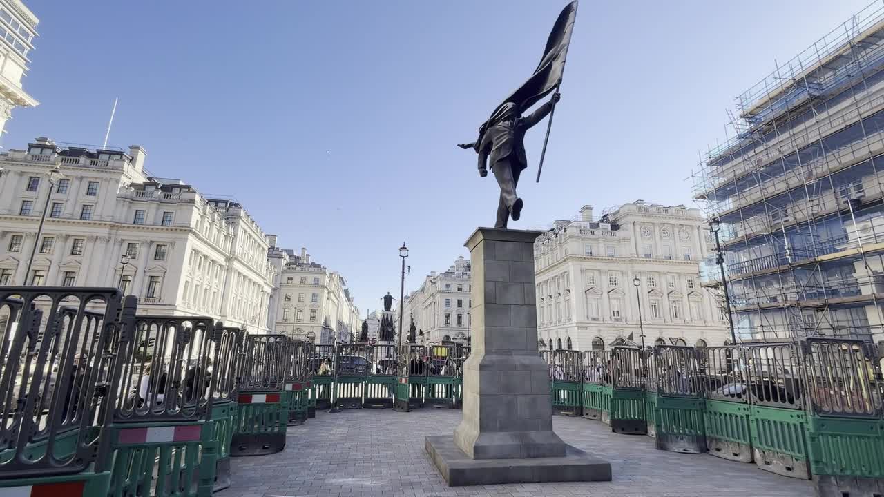 Banksy confirmation draws crowds and police presence at central London ...