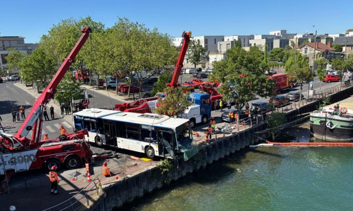 Σηκουάνας: «Ακούσαμε φωνές, είδαμε ανθρώπους στο νερό» - Συγκλονίζουν ...