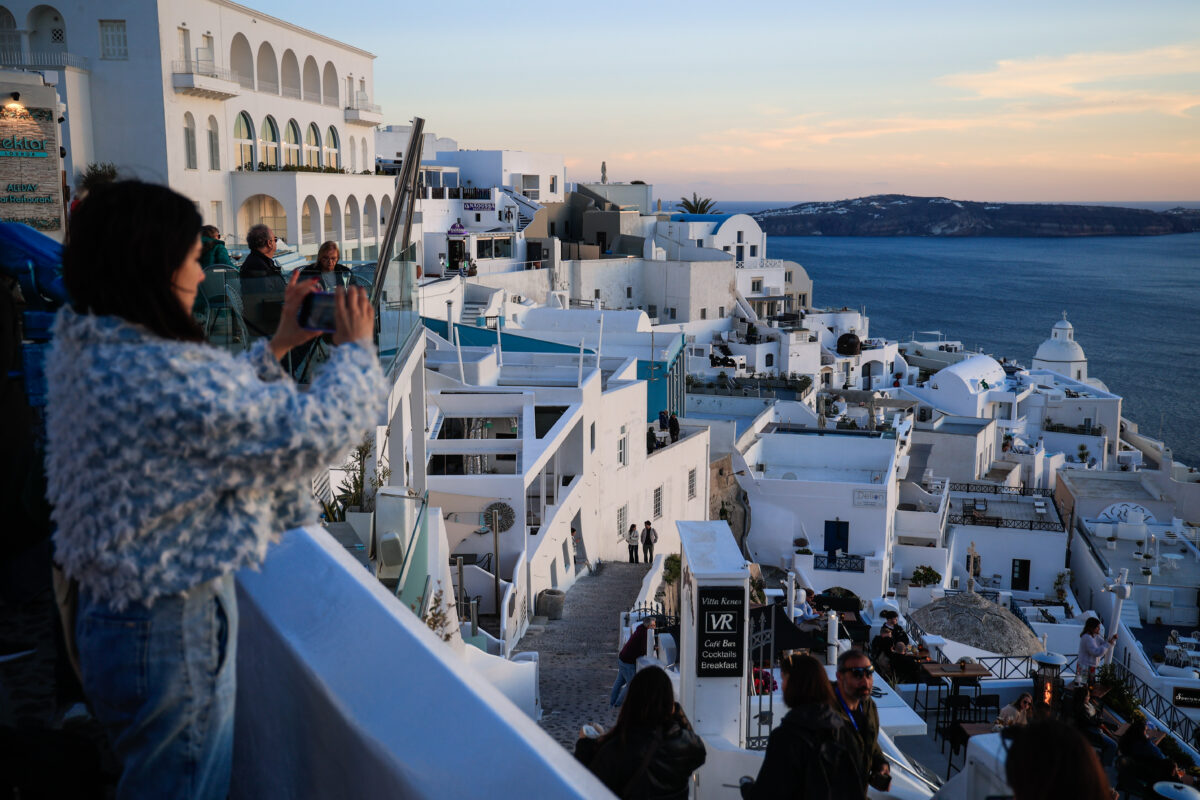 Η Αγία Ειρήνη ανακηρύσσεται επίσημη Πολιούχος της Σαντορίνης