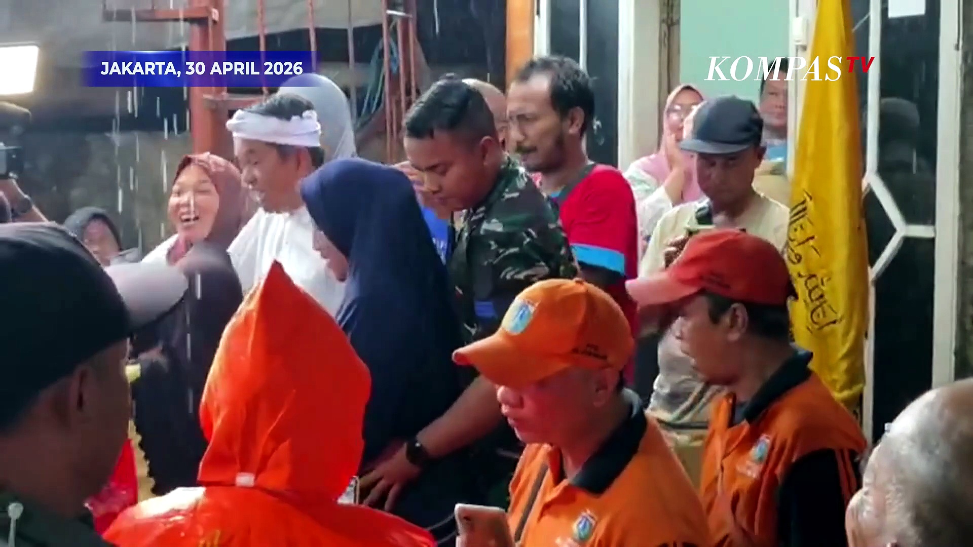 Janji ditepati! KDM beri santunan untuk keluarga Nuryati, korban ...