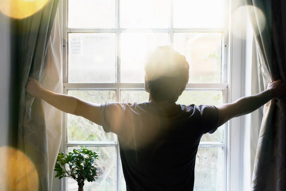 Early risers versus night owls: A neuroscientist explains who is happiest