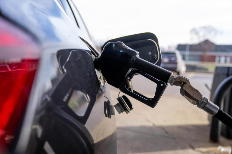 Tennessee drivers spend less of their income on gas, study finds