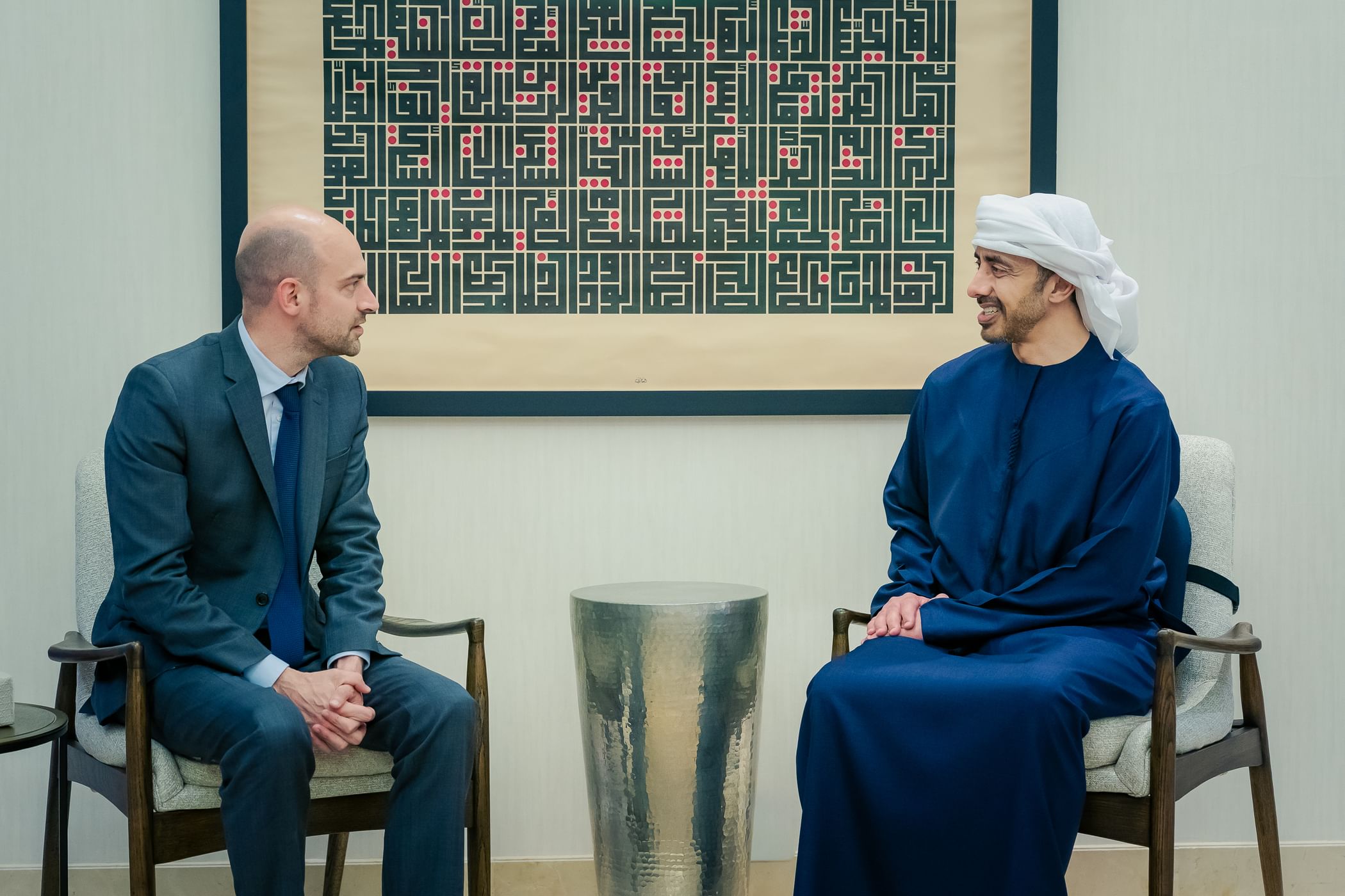 عبدالله بن زايد يبحث مع وزير الخارجية الفرنسي التطورات الإقليمية