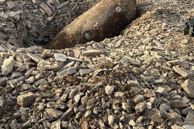 Plymouth bomb disposal as 1,200 homes evacuated amid 'stay away' warning