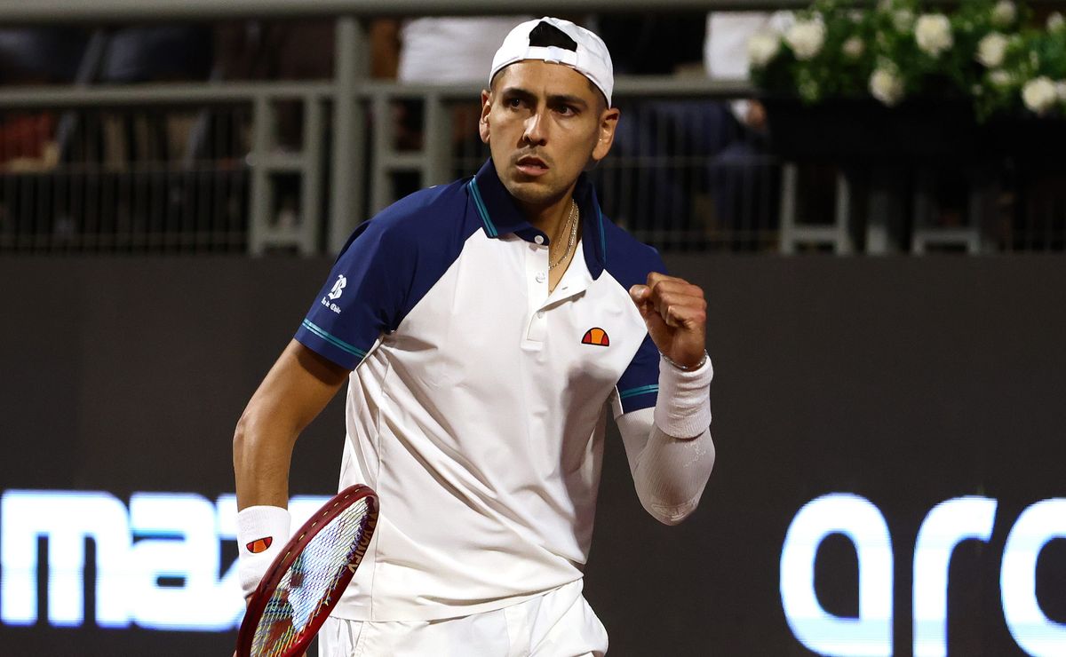 Alejandro Tabilo le gana a un viejo zorro del circuito ATP y avanza en ...