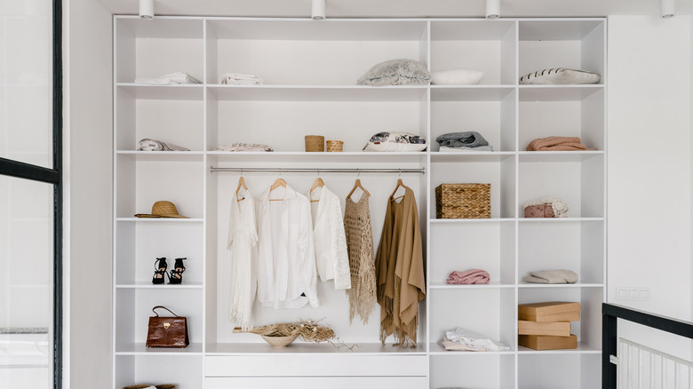 How to organize a small closet with lots of clothes & keep it tidy for good