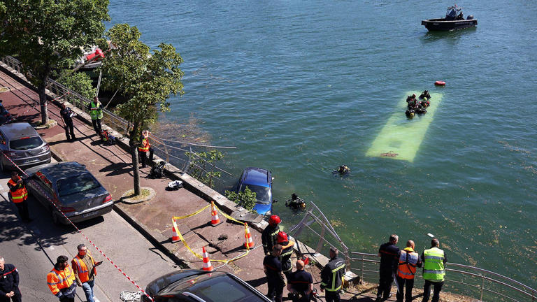 Trainee driver crashes bus into River Seine