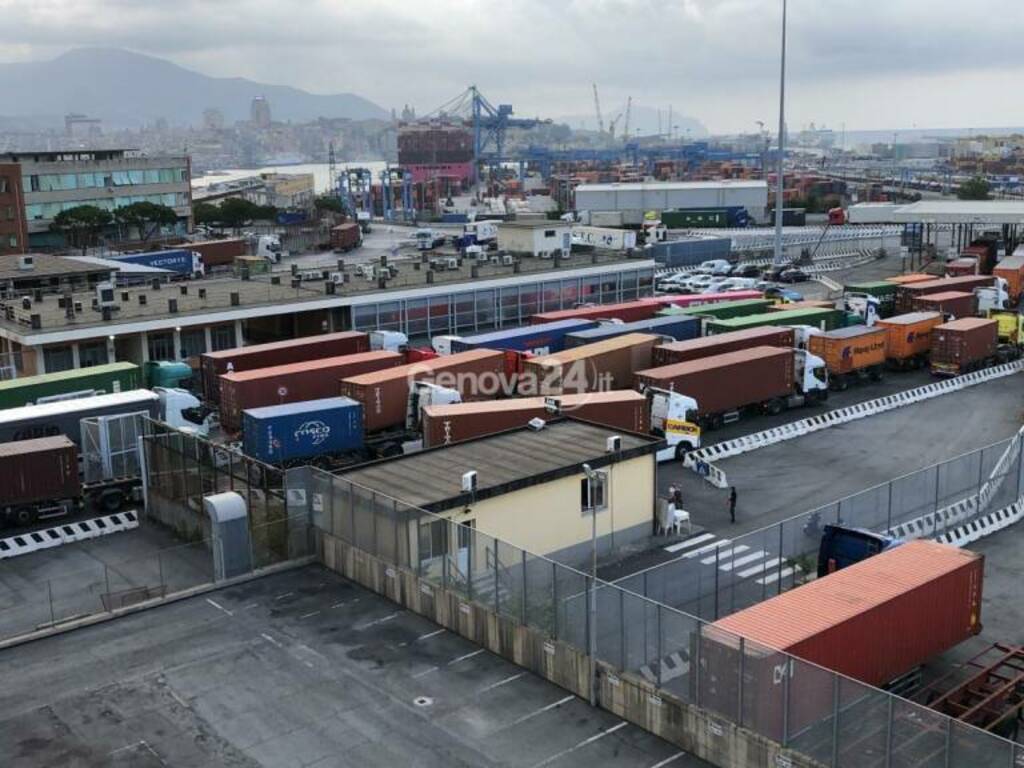 Viabilità nel caos, pochi parcheggi e code ai varchi: i lavoratori del ...