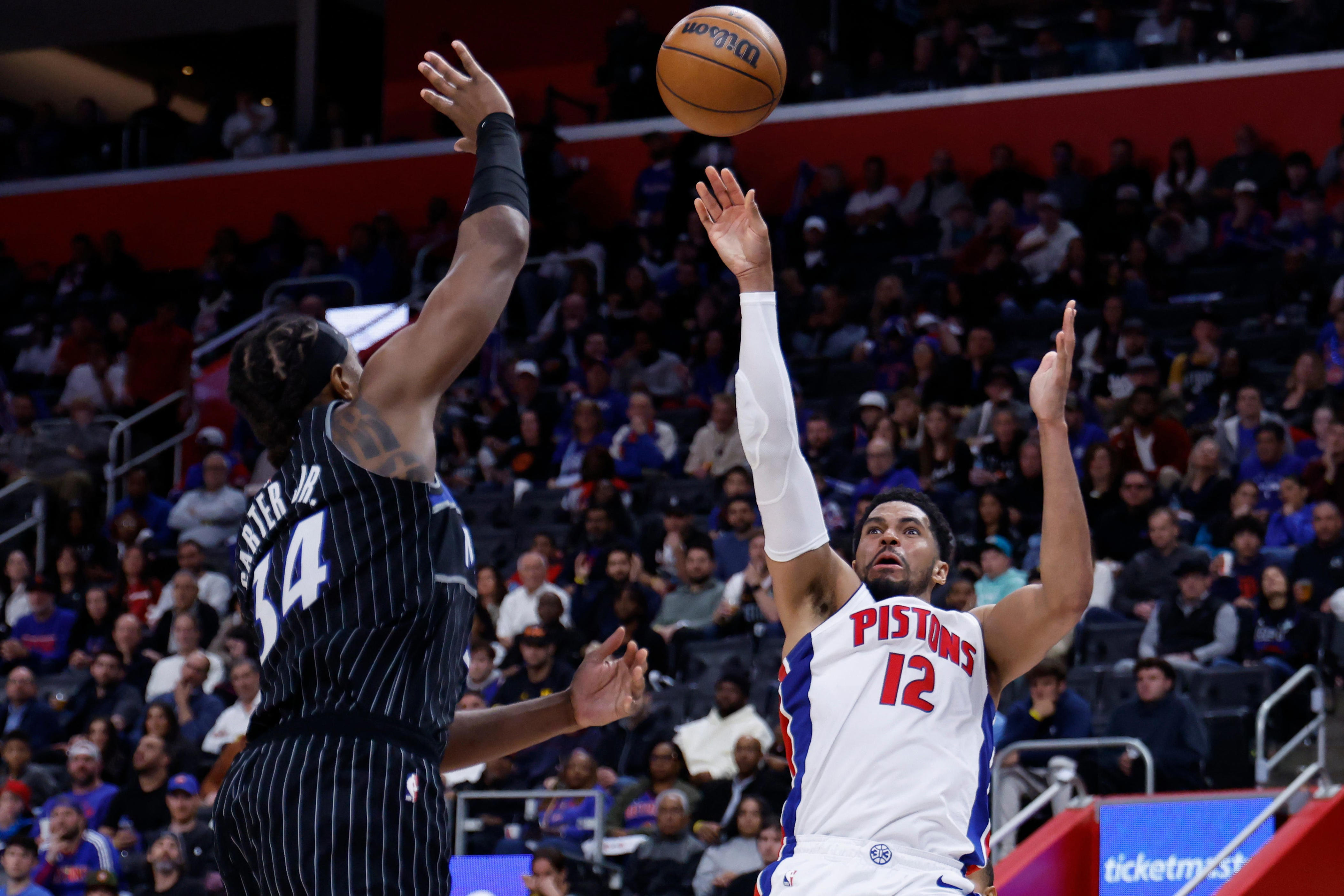 Former Vol scores 23 points in NBA playoff game for Detroit