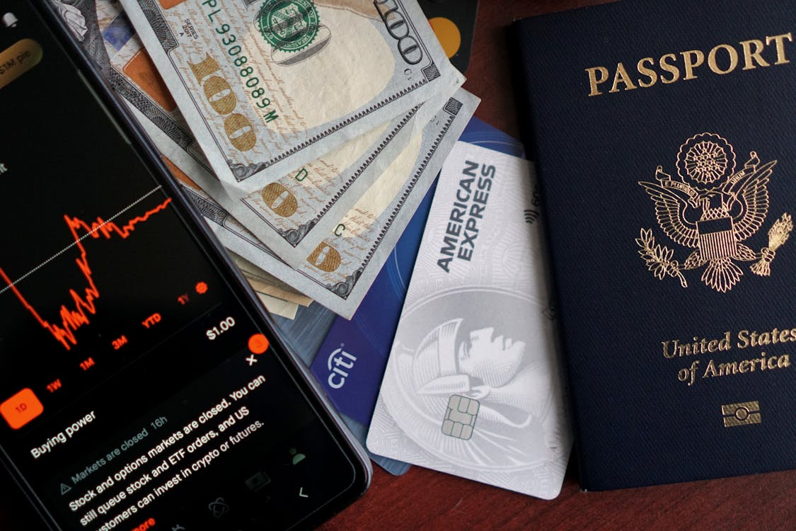 Travel experts: Don’t keep your money in these 6 places while traveling