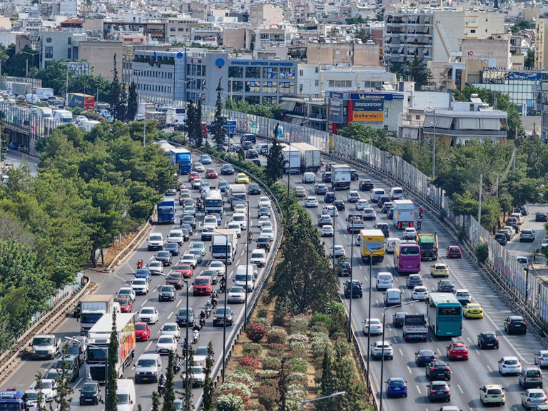Κυκλοφοριακή συμφόρηση στην Αθήνα: Χάος στον Κηφισό, την Αττική Οδό και ...