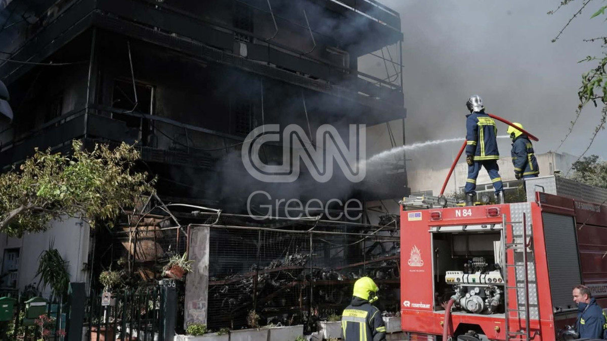 Εικόνες καταστροφής από την φωτιά στο Ίλιον: Συνεχίζονται οι ...
