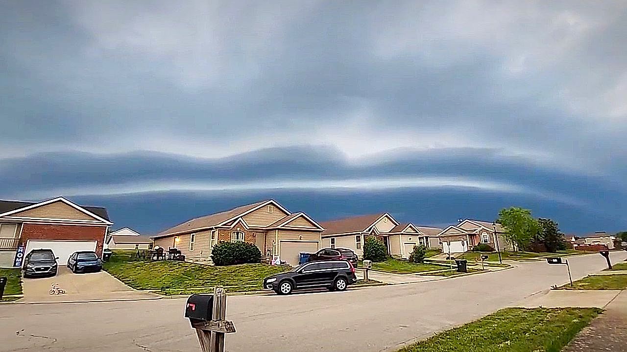 Stunning cloud formation amazes in Kentucky