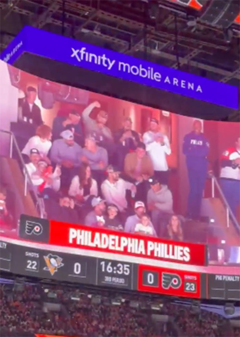 Phillies players, families viciously booed for horrific start while at ...