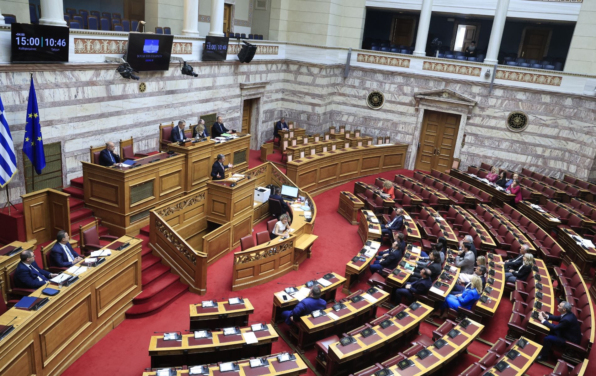 Εντυπωσιακό στιγμιότυπο στη Βουλή!