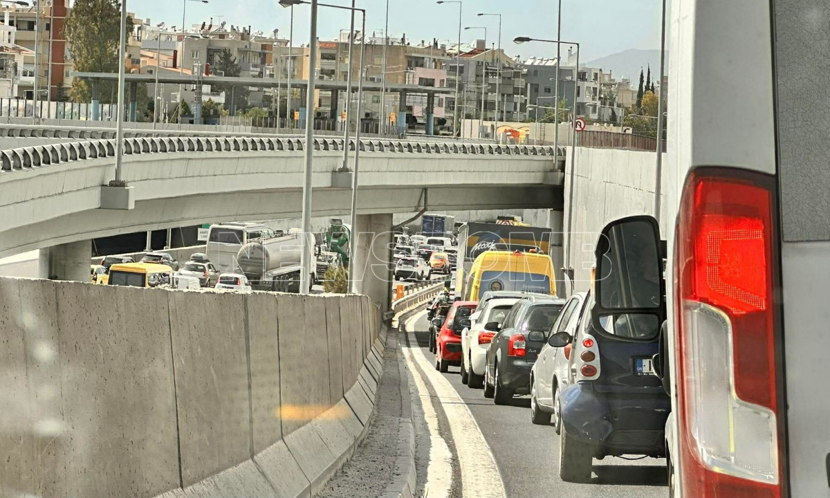 Κίνηση: «Απέραντο» πάρκινγκ η Αττική Οδός - Μεγάλες καθυστερήσεις στον ...