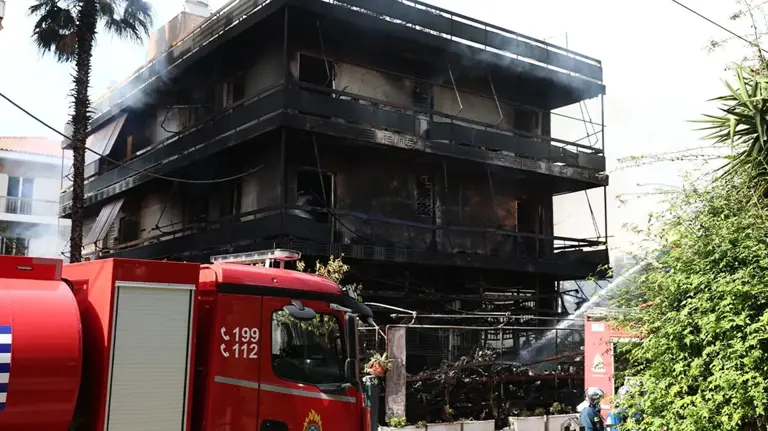 Φωτιά σε κατάστημα με ανταλλακτικά στο Ίλιον – Κάηκαν διαμερίσματα ...