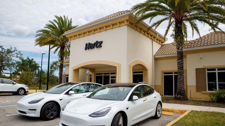 Hertz and Uber partnership for robotaxi, driver-led operations