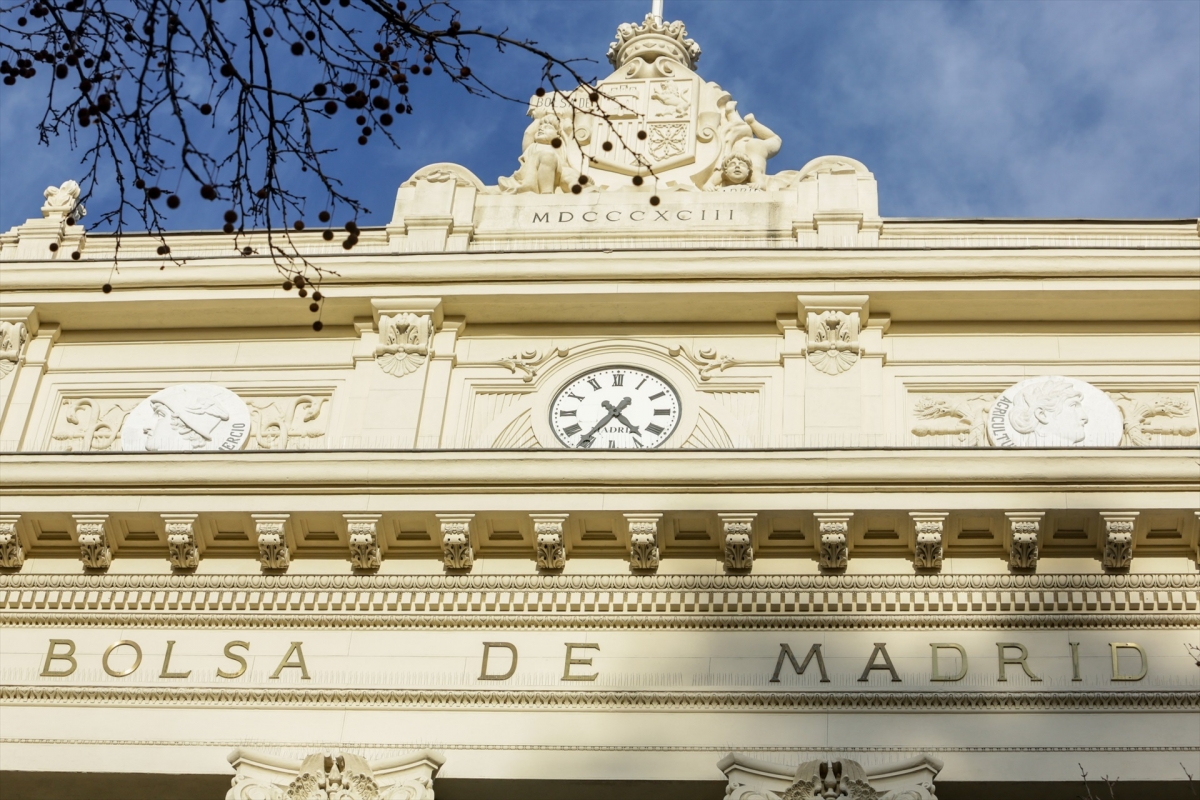 El Ibex 35 sube un 4,3% en abril, hasta los 17.781 puntos, con el ...
