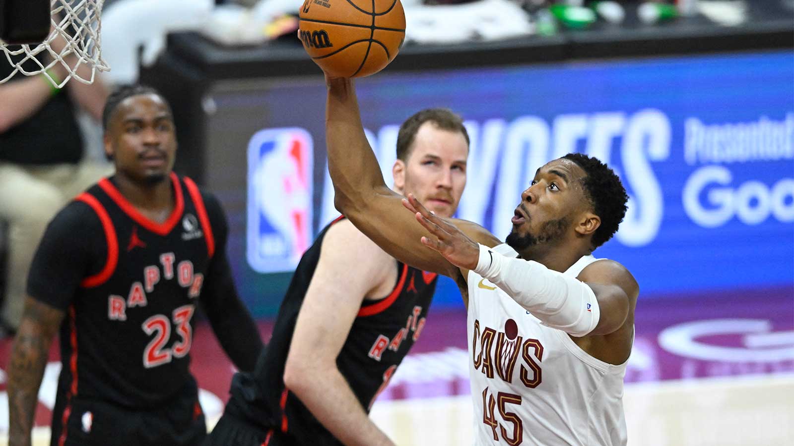 Donovan Mitchell’s selfless Cavs move that let Dennis Schroder cook vs ...